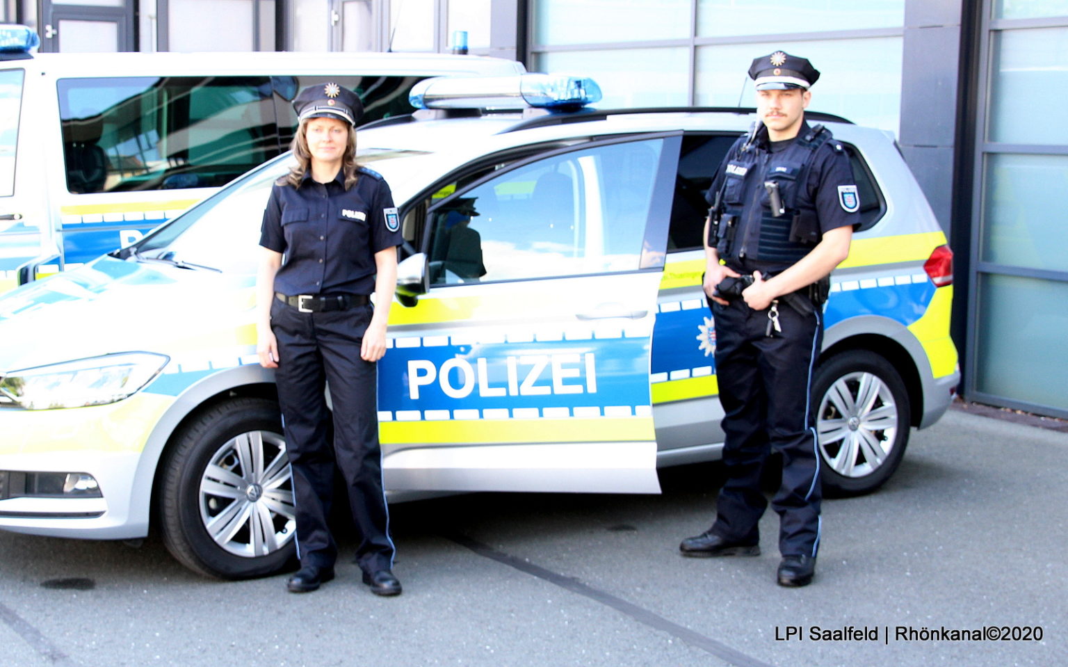 Bald Dunkel Blau – Neue schickere Uniformen für unsere Polizei ...