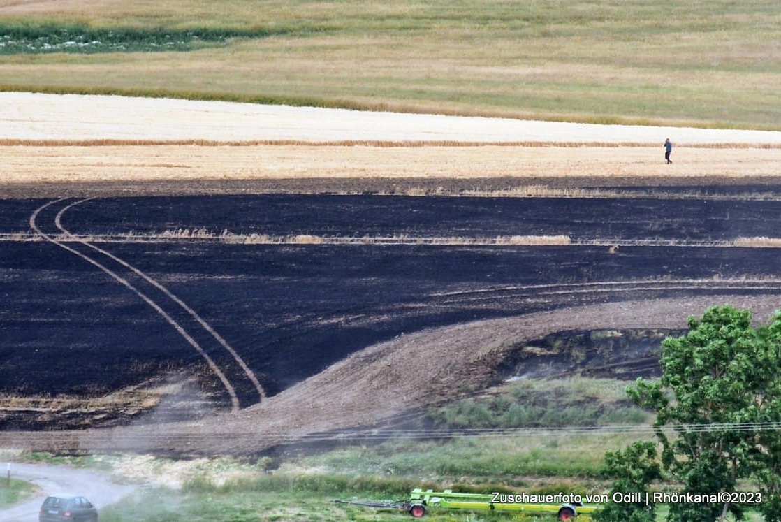 VIDEO Feld Brennt Bei Mittelsdorf Feuerwehren Im Einsatz VIDEO Feld Brennt Bei Mittelsdorf Feuerwehren Im Einsatz