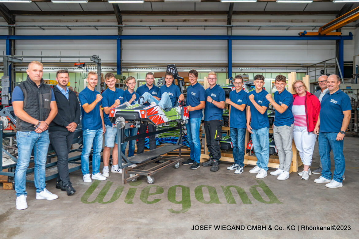 Mit Schwung in die Ausbildung – Wiegand begrüßt 10 neue Azubis in Rasdorf – Rhönkanal | Schafe ...