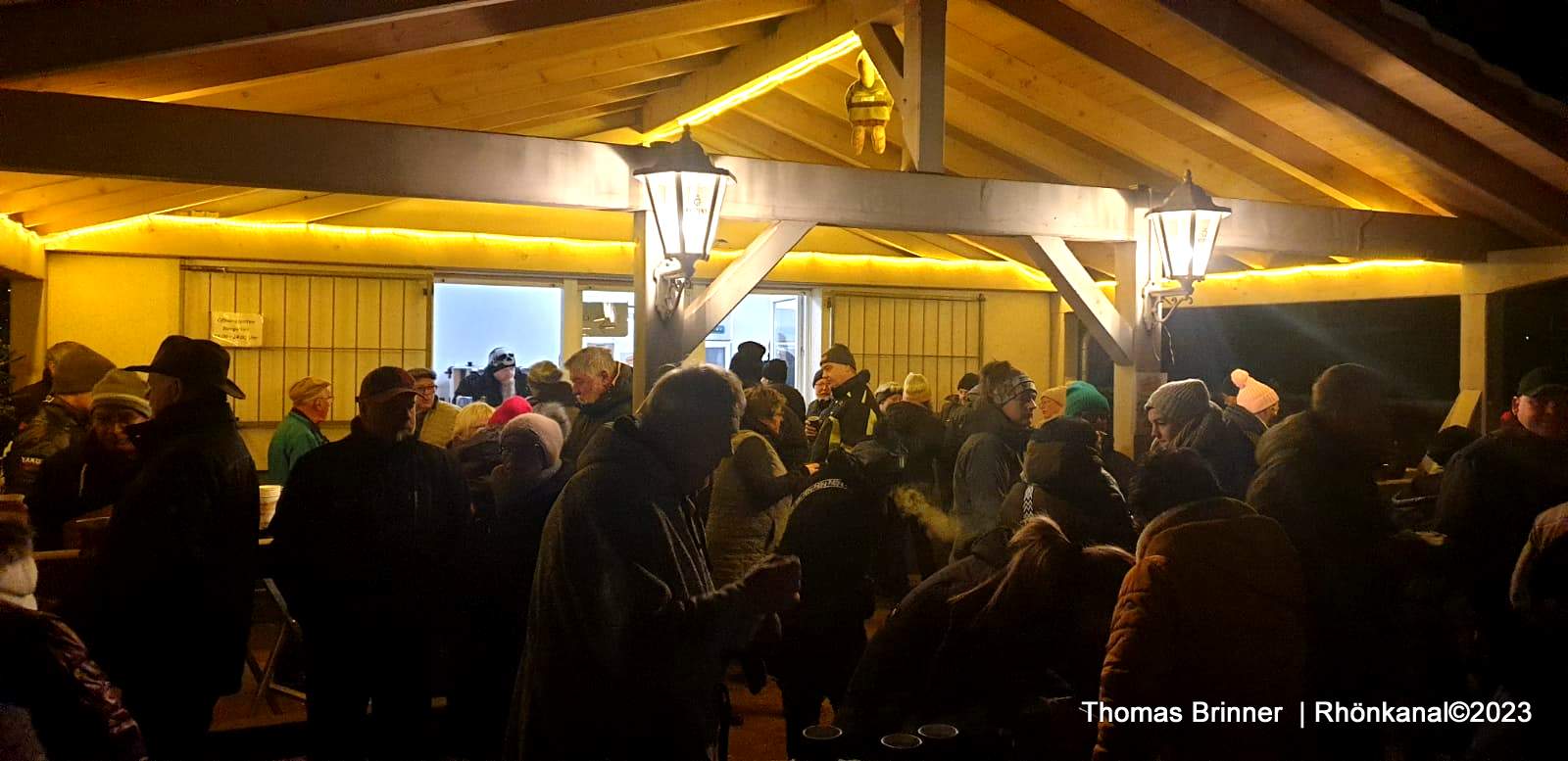 Erfolgreicher Start des Biker-Weihnachtsmarkts in Dorndorf am ...