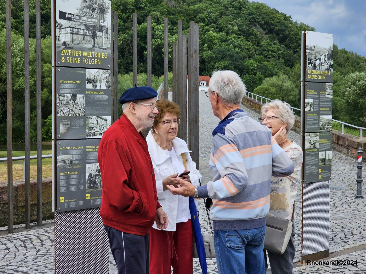 Feierliche Eröffnung des “Gedächtnisparks Vacha” an der Brücke der ...