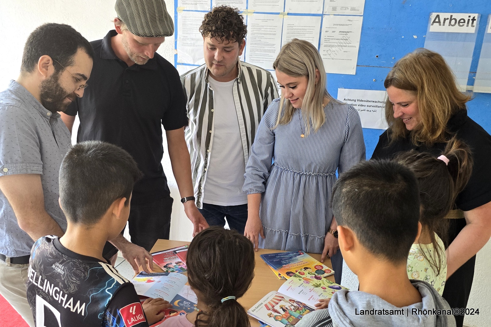 „Demokratie lesen“ – Über 200 Bücher als Dauerleihgabe an ...