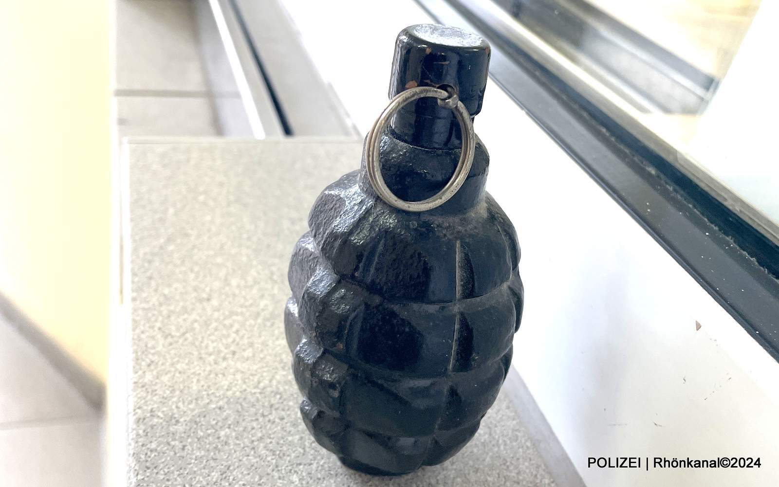 UPDATE – Handgranate zur Polizei Bad Salzungen gebracht – Gegenstand war nur Attrappe ...