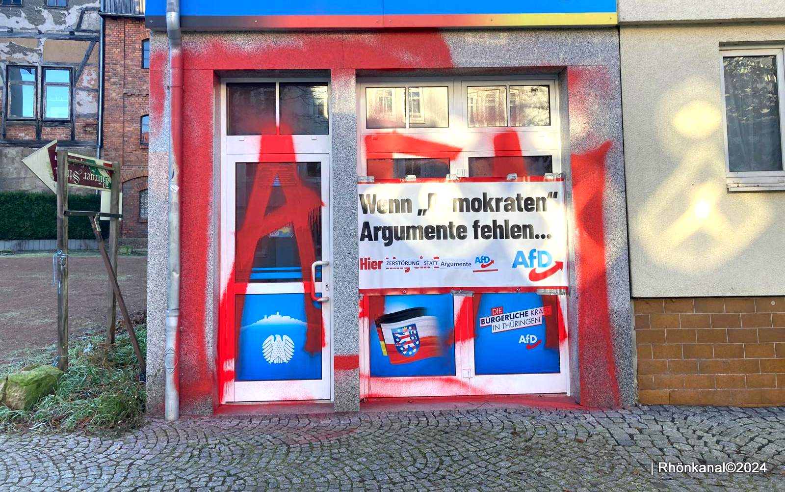 Farbanschlag auf Büro der AfD in Bad Salzungen – Rhönkanal | Schafe ...
