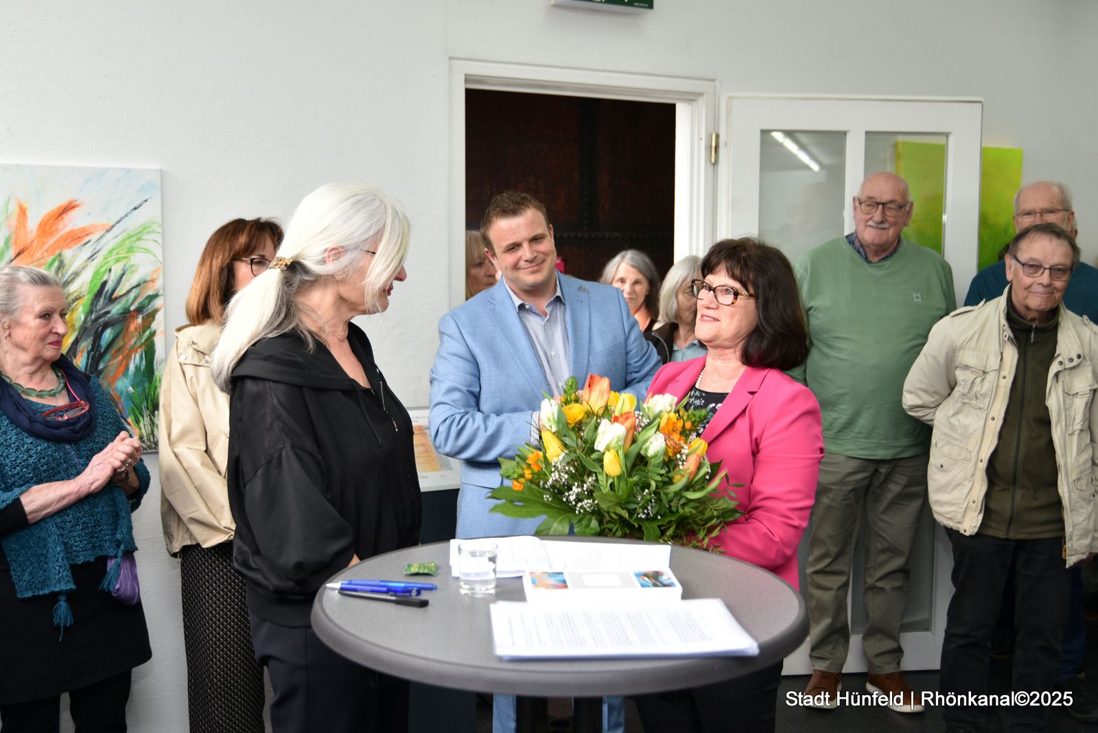 „Farben vermitteln tiefe Botschaften“ – IDEA-Kunstverein stellt in Hünfeld aus – Rhönkanal ...