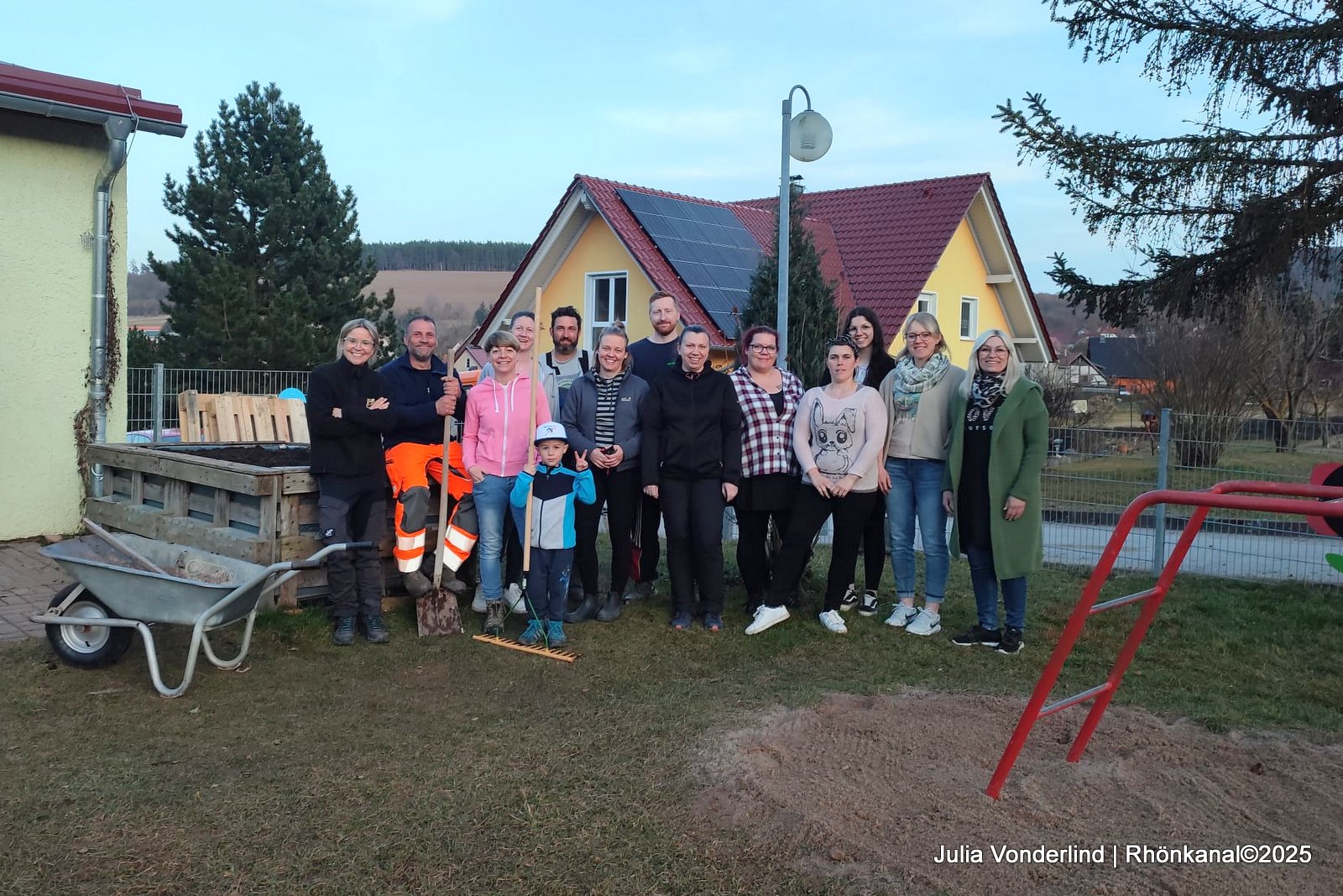 Arbeitseinsatz in Unterkatz – Kindergarten strahlt in neuem Glanz – Rhönkanal | Schafe Videos ...